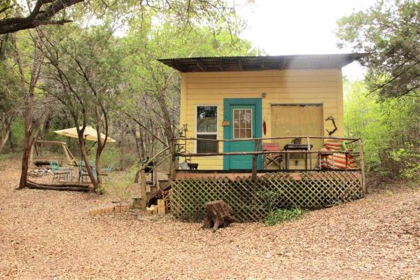 Rustic Cabin Rental Perfect For Families In Texas Hill County - Spicewood, TX