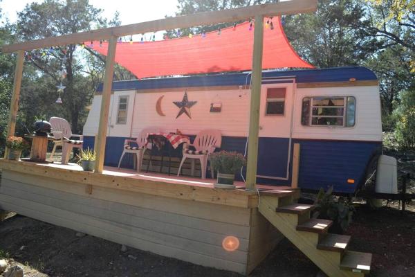 Texas Hill Country Vintage Caravan Glamping - United States