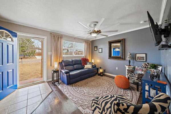 Let D's Cozy Cottage Provide A Comfortable Stay! - Big Spring State Park, Big Spring
