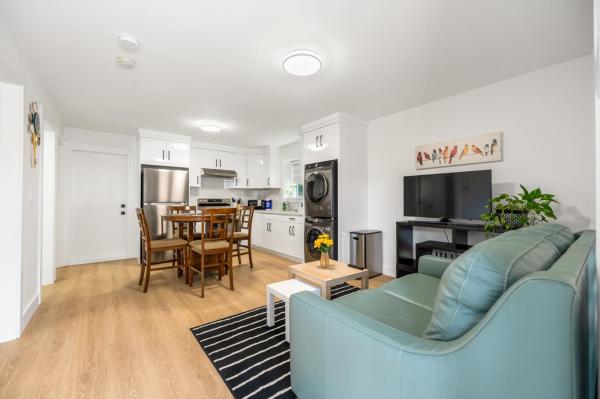 A Cozy And Stylish 2-bedroom Retreat - White Rock