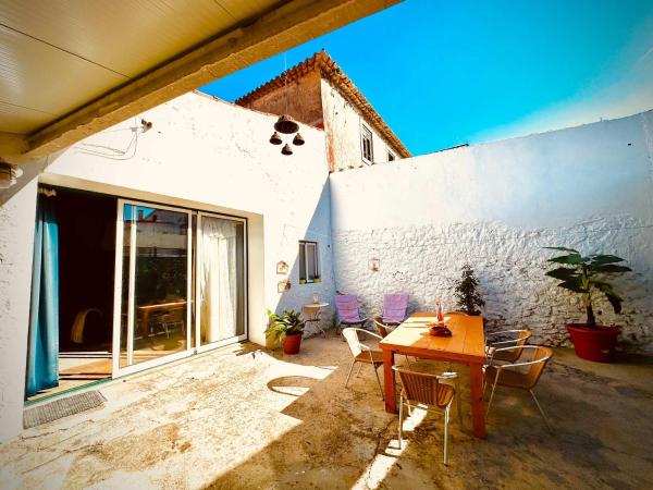 Charming Rustic Wine Cellar House In Reguengo Grande With Fireplace - Óbidos