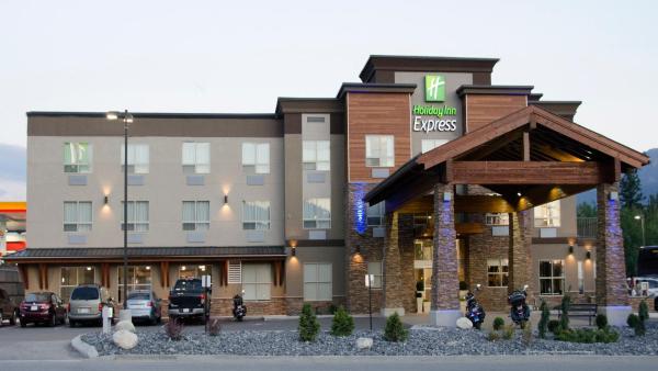 Holiday Inn Express Golden-kicking Horse By Ihg - Golden
