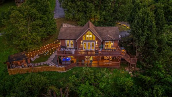 Mtn Views, Hottub, Sauna, Outdoor Theater, Firepit - Waynesville, NC