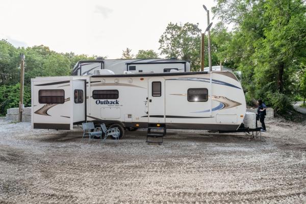 Wildwood Camper: Grill Firepit Pets Ok - Gary, IN