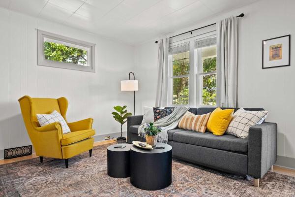 The Canary 2br Gem In Downtown Drumheller - Drumheller