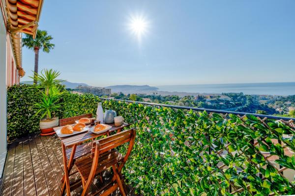 Panoramic Sea View Of The French Riviera, Parking - Niza