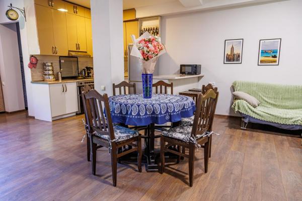 Only Flowers Girls Hostel - Tbilisi
