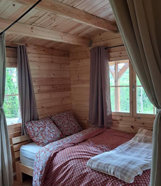 Wooden Cabin - La Fleurie - On Campsite In Saint Robert, Camping Florecer - Corrèze