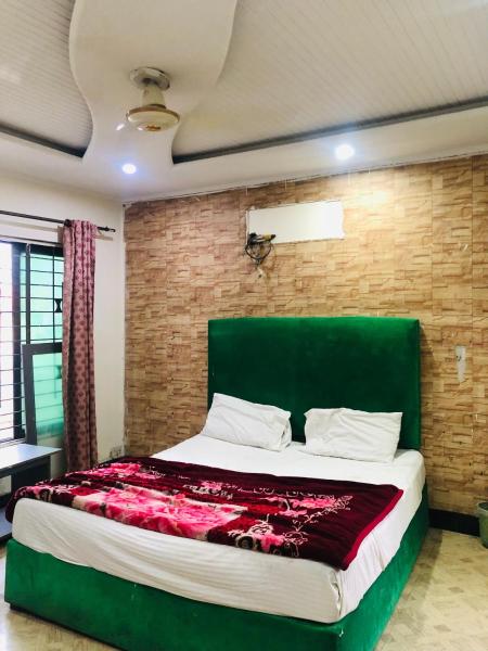 Royal Family Ties Hotel - Lahore