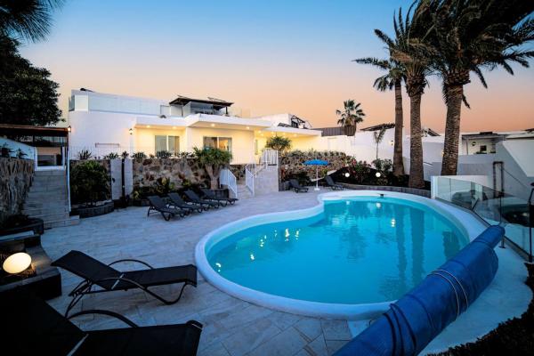 Wonderful Puerto Del Carmen Villa Central Location Villa Cilla Sea Views - Puerto del Carmen