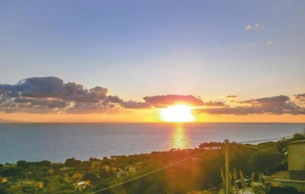 2 Bedroom Beautiful Apartment In Parghelia - Mileto