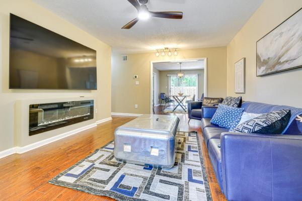2 Mi To High Point University Townhome With Patio - High Point, NC