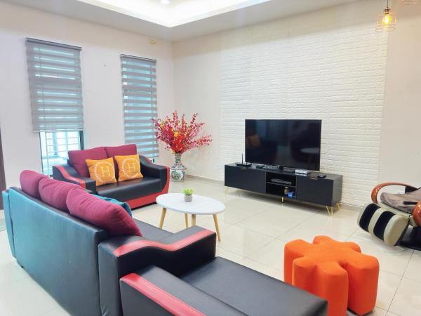 Modern Home/ 5 Min Jonker/walking Mahkota Mall & Hospital/ 24 Pax 7r6b/ Mlk Town - Malacca