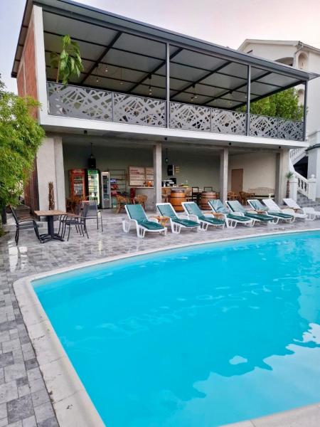 City View & Pool Apartment - Niš