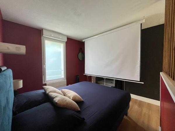 Suite Rohmer Vidéoprojecteur Et Cocon Intimiste - L'Isle-Jourdain