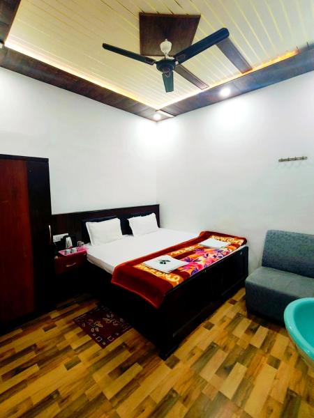 Ayo Hotel Hanuman Palace Near Ramjanambhoomi - Fully Air Air Conditioned Rooms With Free Wifi Facility - Ayodhya