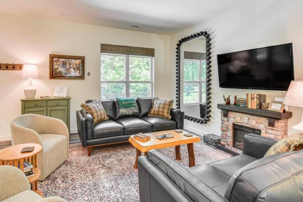 Hike, Golf & Swim: Blue Ridge Cabin Escape - Clayton, GA