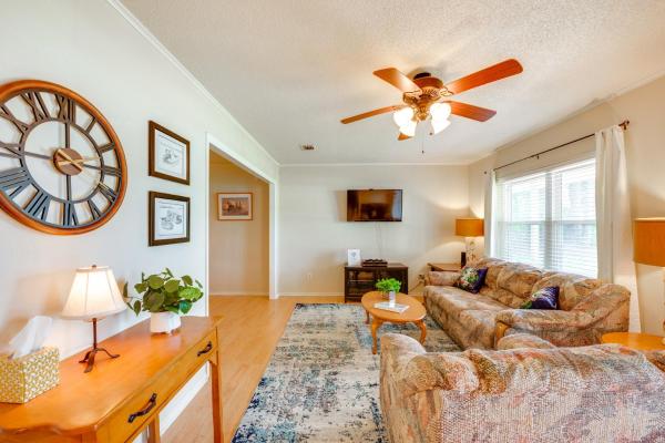 Fish, Relax And Repeat Home With Yard In Eastpoint! - Apalachicola, FL