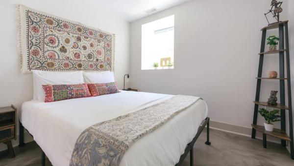 Chic Lower-level Stay - Prime Walkable Locale - Washington Park - Denver