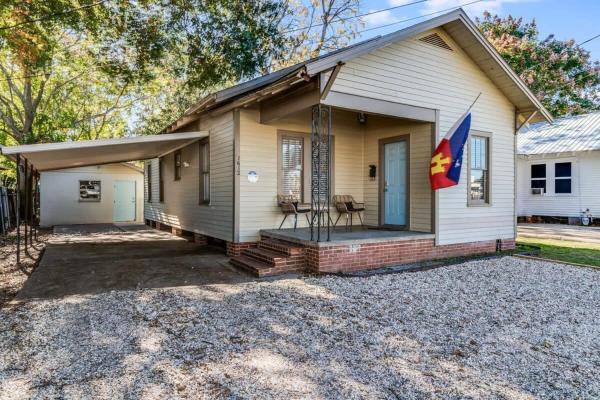 Lafayette Retreat - Private Bedroom & Shared Spaces - Louisiana