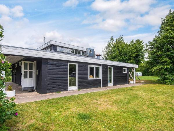 4 Person Holiday Home In Hampen - Dania