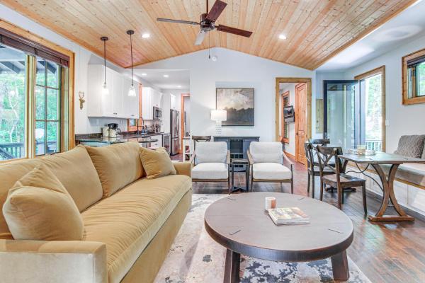 Chinquapin Escape Resort Perks, By Lake Glenville - 새피어