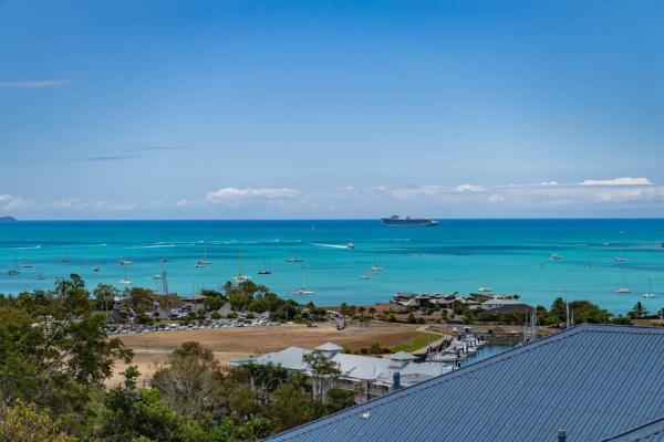 Affordable Seaview Getaway - 에얼리 비치