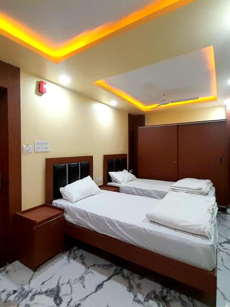 Hotel The Prince Palace Near Mahabodhi Temple - Bodhi Tree - Lift-free Wifi And Parking Facilities - Bodh Gaya