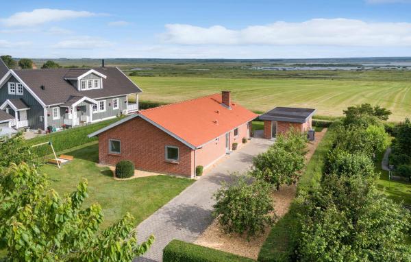 3 Bedroom Cozy Home In Tarm - Denmark