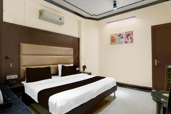 Super Townhouse Sushant Lok Phase 1 Formerly Hotel Neven - 古爾岡