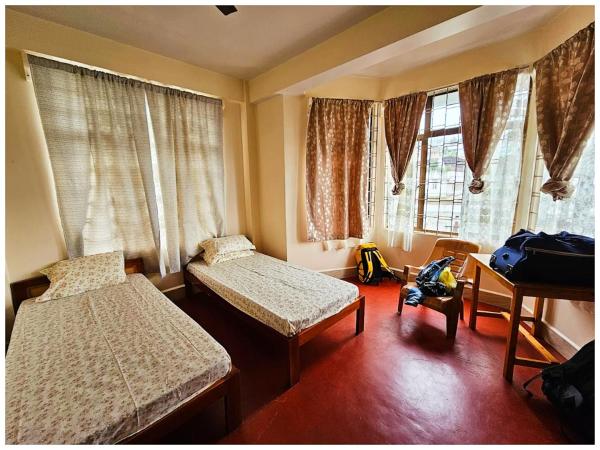 Hotel Miravin Bed And Breakfast Shillong Near Jackson Trace Road - Crinoline Falls - Free Parking And Free Wi-fi Facilities - Best Hotel In Shilong - Shillong