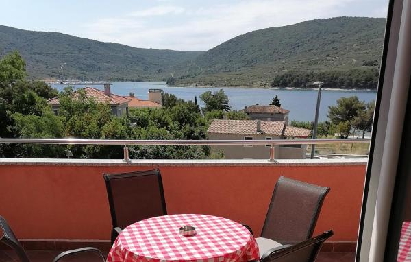 Awesome Apartment In Cres With House Sea View - Cherso