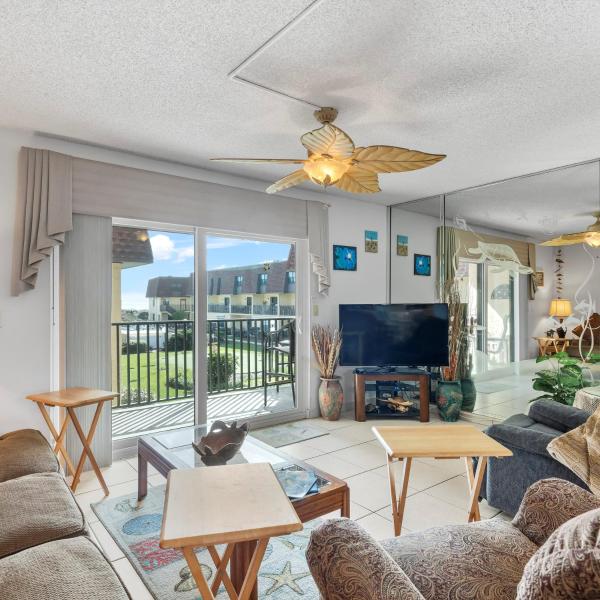 Poolfront 2br Condo With Bbq Steps To Beach & Pier - Cocoa Beach, FL