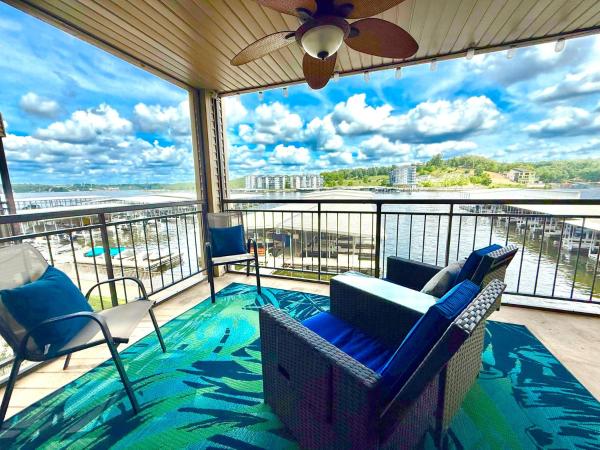 Lakefront Luxury 2bd2ba Condo At The Falls-7pp - Lake Ozark, MO