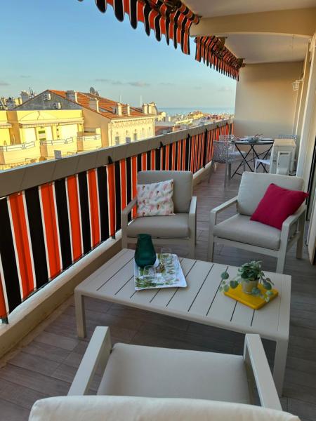 L'estivaliere - Golfe Juan - Confortable T3 Vue Mer - Climatise Et Garage Ferme - Vallauris