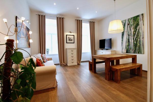 Bright & Chic Downtown Hideaway - Austria