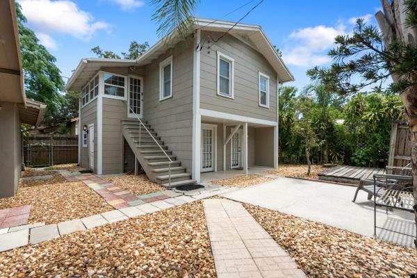 Vintage Cottage & Modern Touches - Tampa, FL