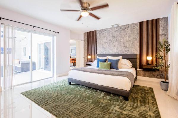 Modern Family Pool Home Near Beach Vibes - Davie, FL