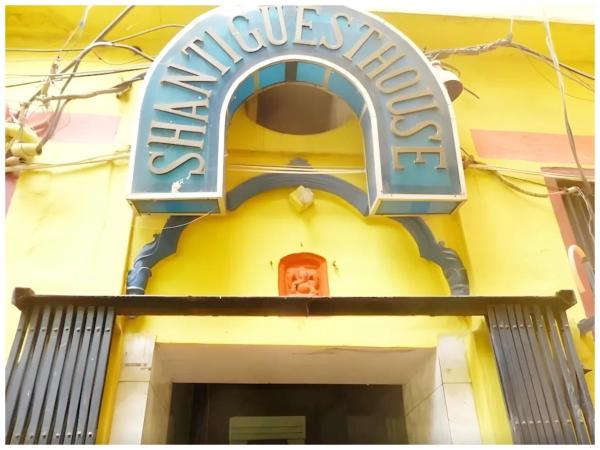 Hotel Shant! Guest House Varanasi - 1 Minutes Walking Distance From Baba Vishwanath Temple And Rooftop Ganga View - #Wifi #Fully Air Conditioned & Spacious Rooms #Restaurant #Foreigneꭈׁׅ Allowed - Best Budget Guest House In Varanasi - Varanasi