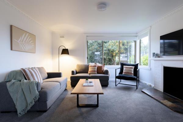 Tidy & Comfortable 2-bed Home With Study – Close To Town - Ulverstone