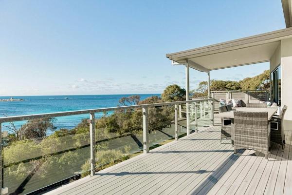 The Cove Bay Of Fires - St Helens