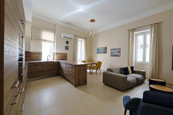 Sliema Beachside 2br 50m From The Sea - Valletta