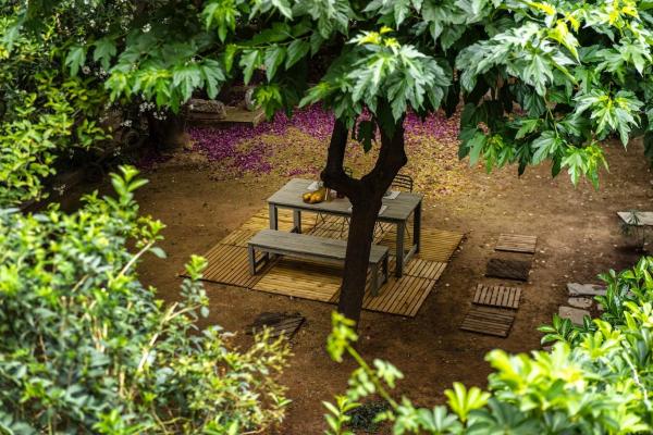 A Majestic Oasis In Keramikos, The Heart Of Athens - Athen