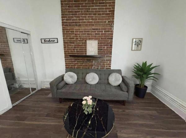 Cozy 1br Gem - Brossard