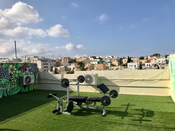 Ommi Hostel - Malta