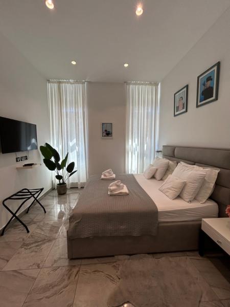 Tango Rooms - Split