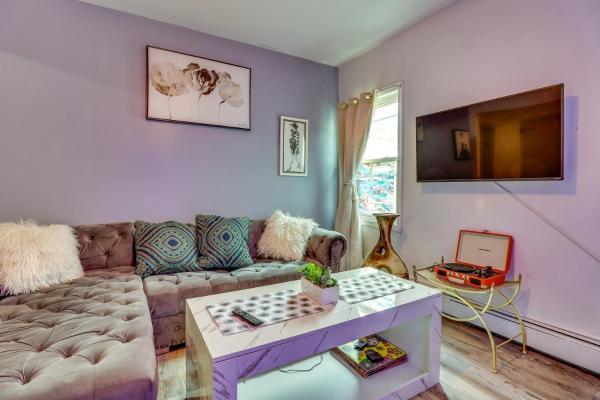 3 Mi To Dtwn Newark Eclectic And Walkable Apt! - Elizabeth, NJ