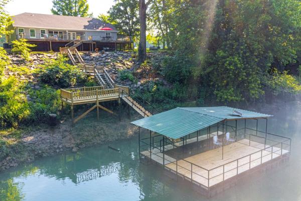 Riverfront Retreat W/ Fire Pit & Deck - Heber Springs, AR