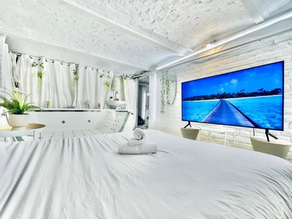 9 Mykonos , Spa Balnéothérapie - Espace Aménagé Privatif Avec Lit Double - Tourcoing