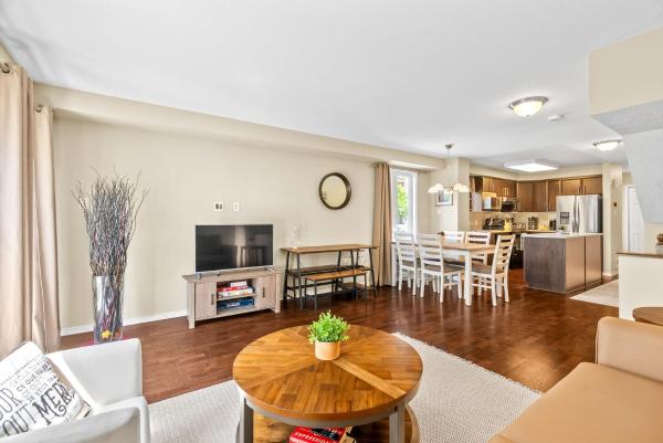 Cozy Modern Condo Near Downtown Ottawa With Free Parking And Patio - Gatineau